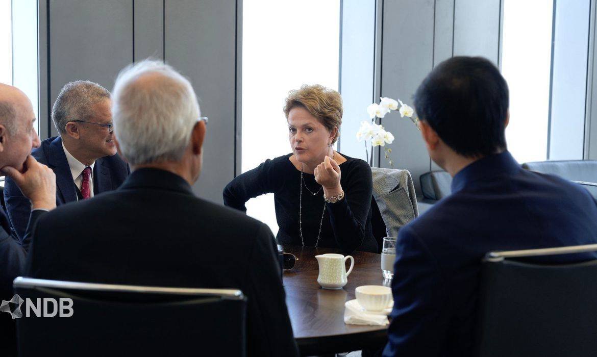 Dilma Rousseff toma posse no Banco dos Brics | Metrópoles