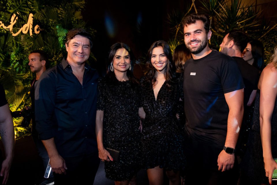 Arquiteto Arnaldo Pinho celebra nova idade em animada festa com amigos | Metrópoles