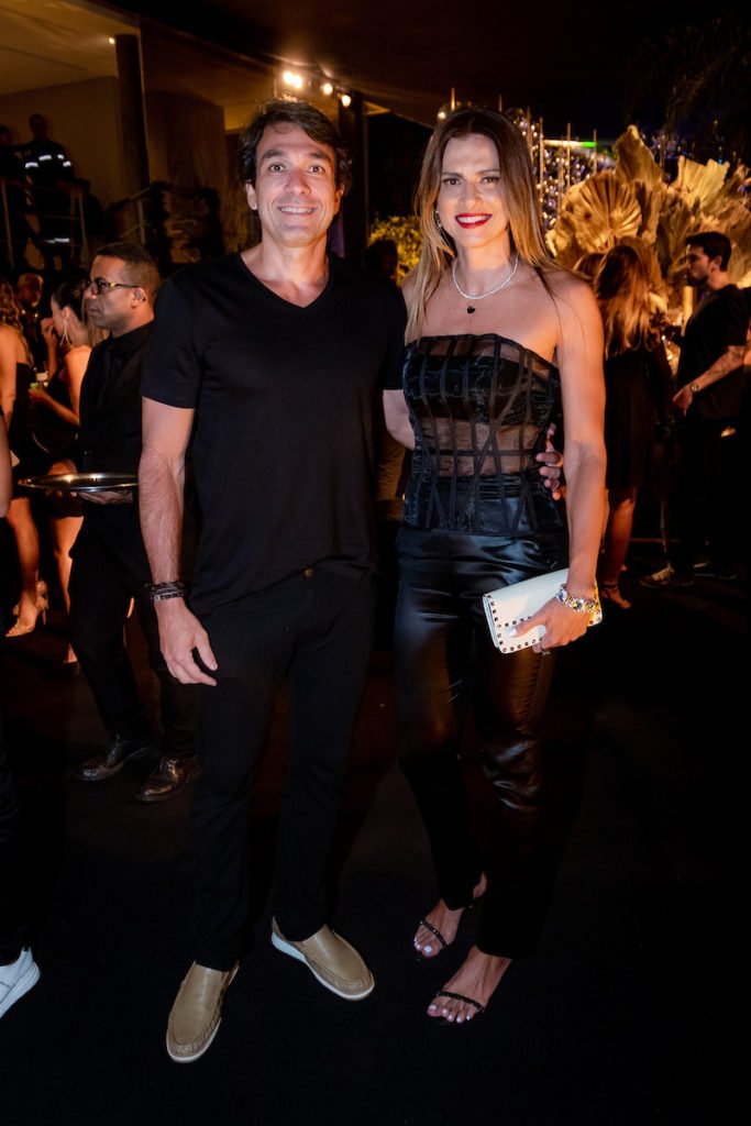 Arquiteto Arnaldo Pinho celebra nova idade em animada festa com amigos | Metrópoles