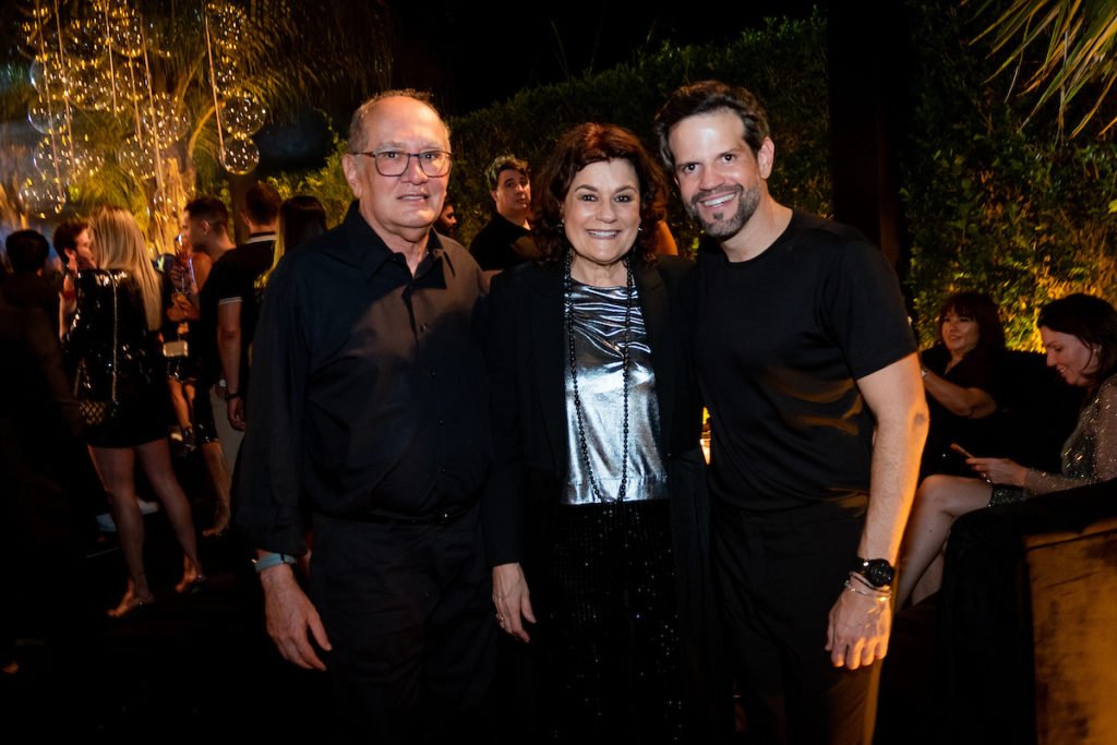 Arquiteto Arnaldo Pinho celebra nova idade em animada festa com amigos | Metrópoles