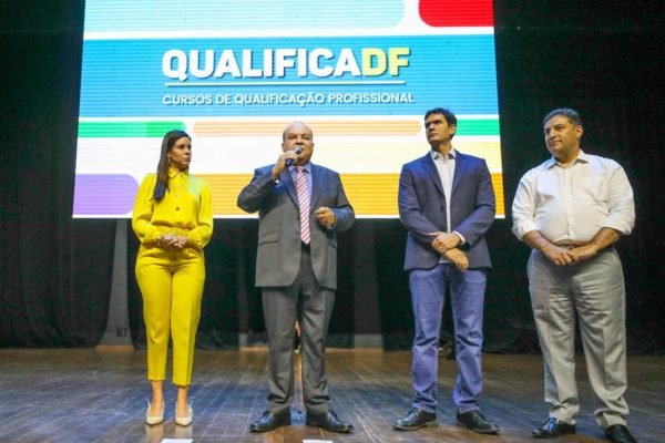 Ibaneis elogia programa de qualificação e diz que DF pode virar ...