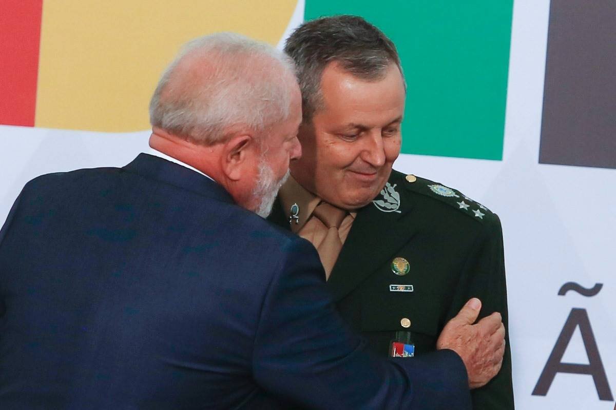 Lula recebe primeiros oficiais-generais promovidos no seu novo governo ...