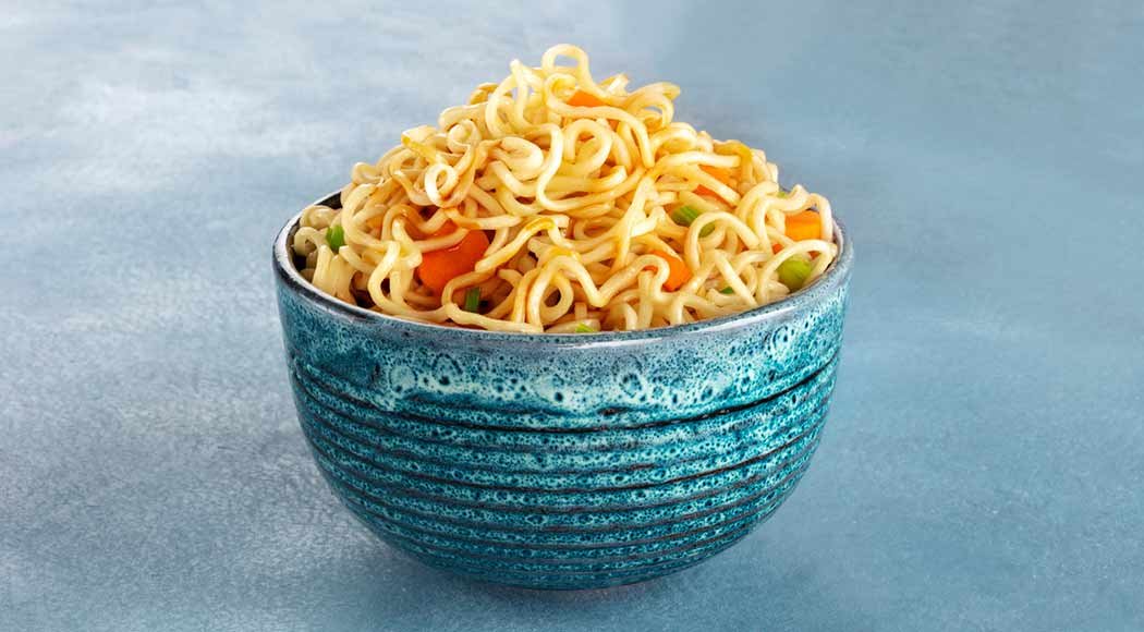 Comeria? Empresa cria miojo de panqueca com ovos para o café da manhã ...