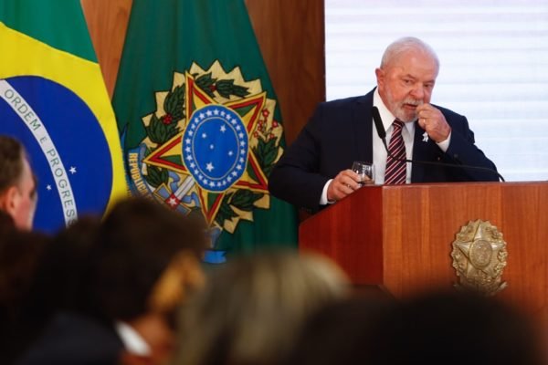 Lula alfineta Bolsonaro e rechaça pessimismo: “Se for governar pensando ...