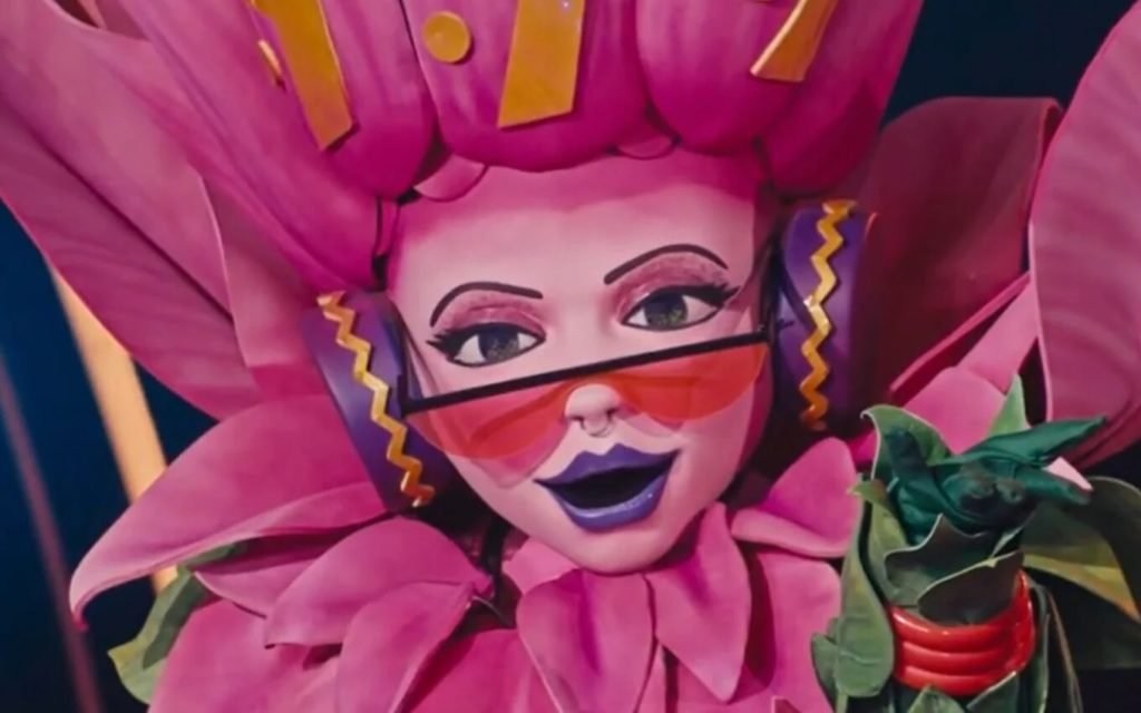 Flay, campeã do The Masked Singer, revela os bastidores do programa ...