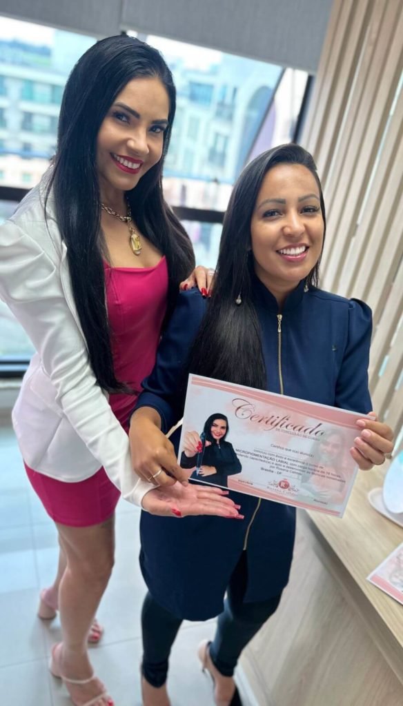 Após ser vista vendendo paçoca na rua, Sandra ganha curso de estética ...