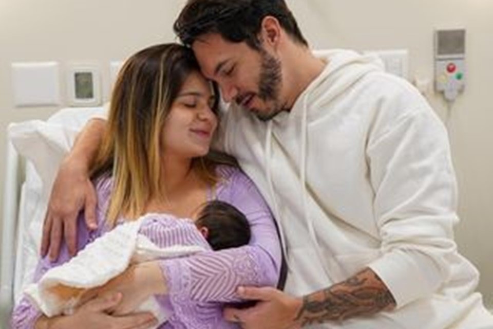 Após o nascimento de Lua, Eli se declara para Viih Tube: “Guerreira ...