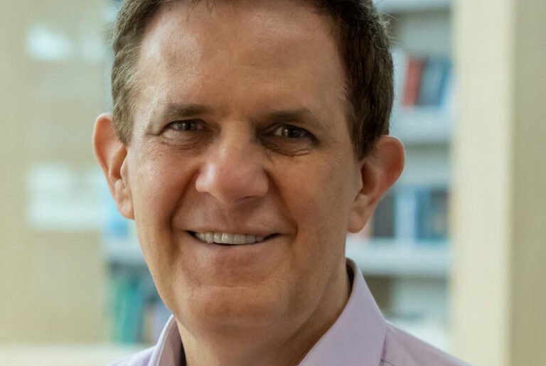 Professor Hubert Alquéres é o novo curador do Prêmio Jabuti | Metrópoles