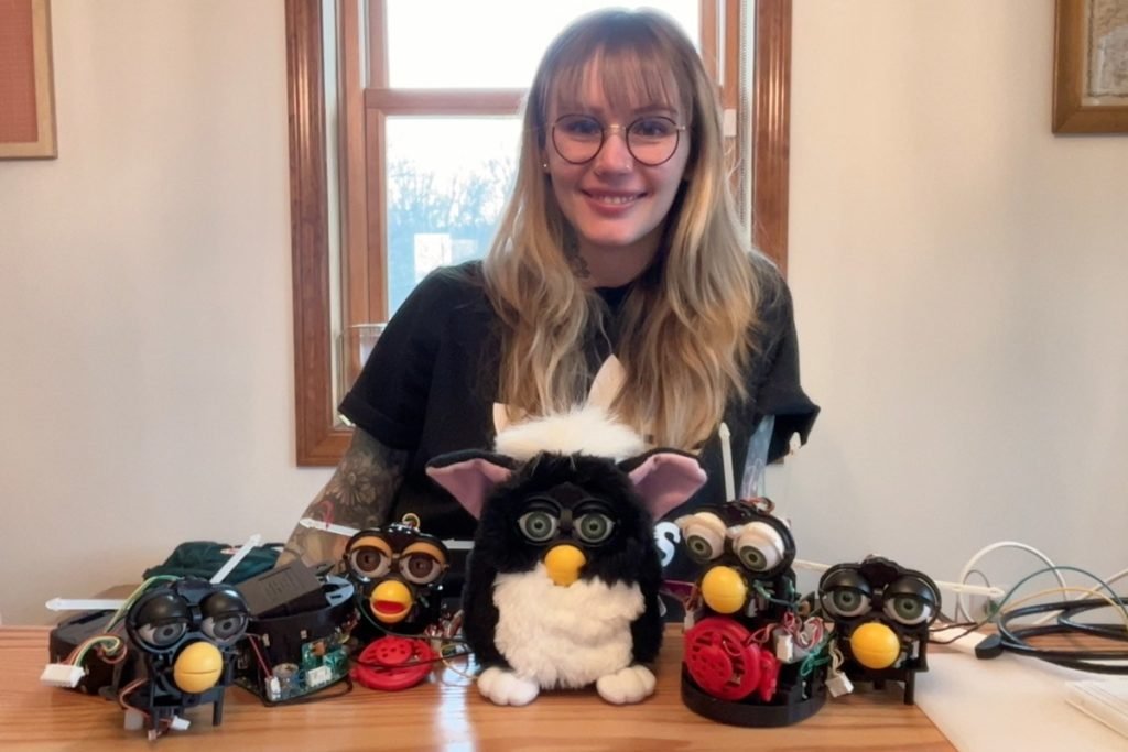 Bizarro! Furby conectado ao ChatGPT revela plano de “dominar a humanidade” | Metrópoles