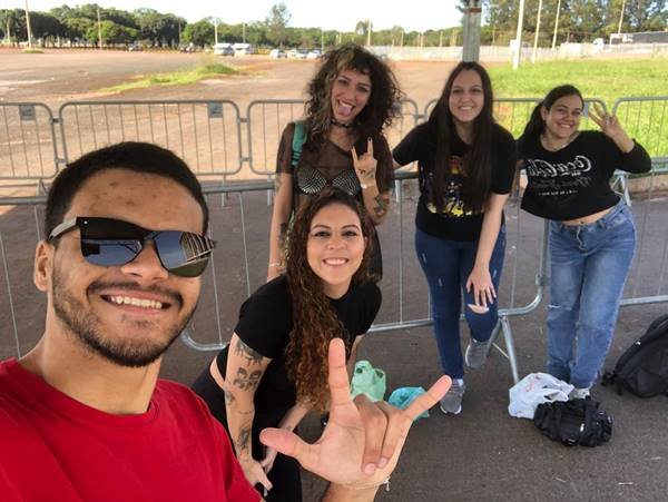 Dia de rock: fãs começam a lotar Arena BRB para shows históricos de ...