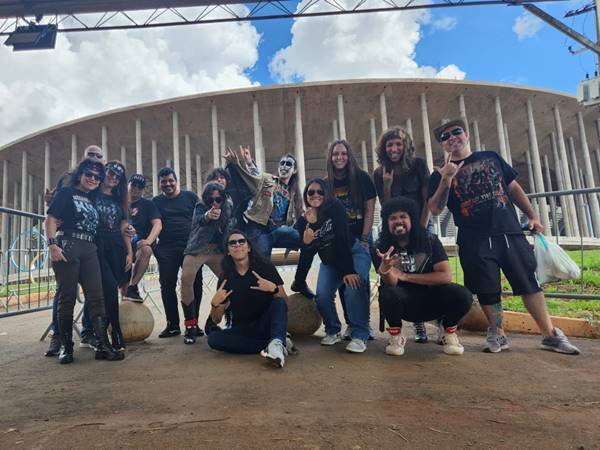 Dia de rock: fãs começam a lotar Arena BRB para shows históricos de ...