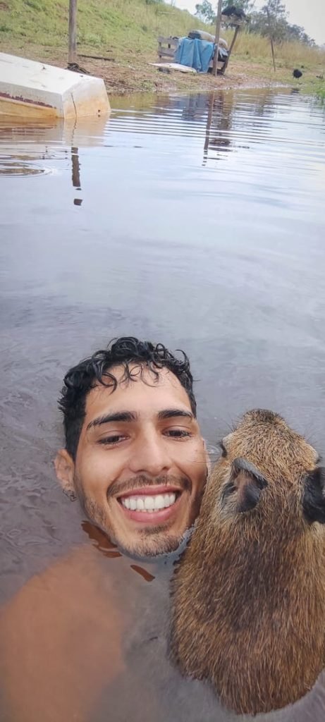 Exclusivo! Agenor fala sobre a Capivara Filó: “Não me vejo sem ela ...