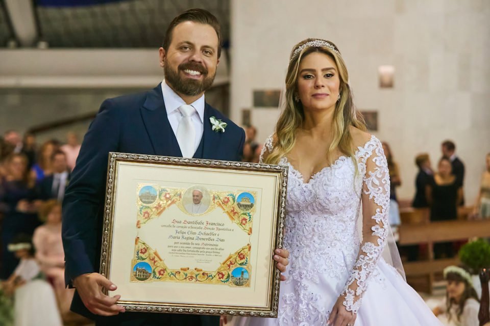 Maria Regina Benevides e Felipe Schaedler se casam com bênção do papa ...