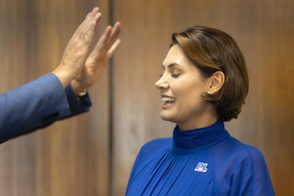 Michelle puxará oração em ato de Bolsonaro em São Paulo | Metrópoles
