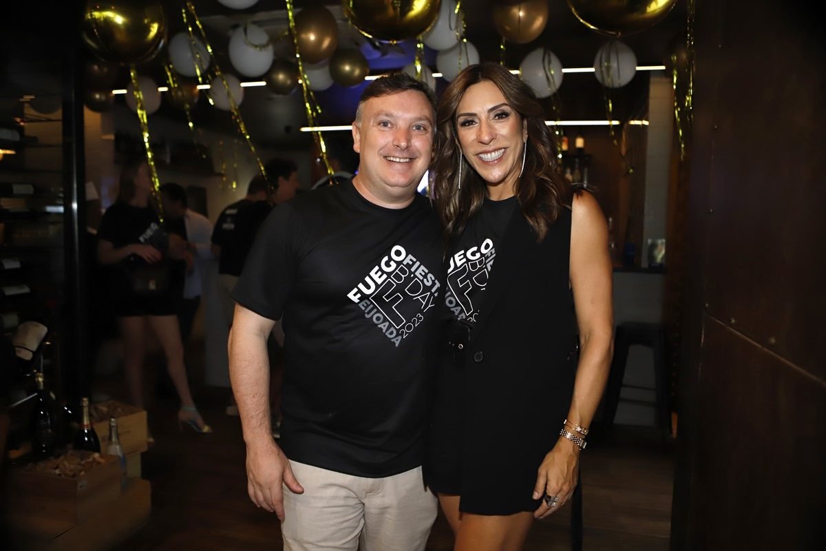 Ana Luiza Favato celebra aniversário com feijoada no Fuego | Metrópoles