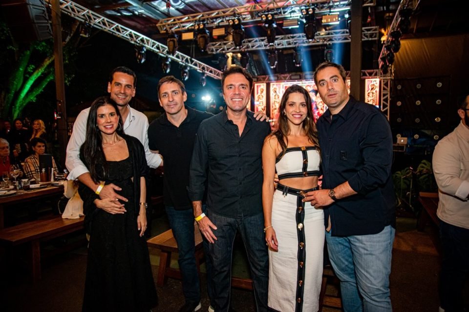 Cantor Leonardo faz show inesquecível em jantar na Fazenda Churrascada ...