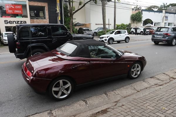 Radar em avenida dos Jardins vira point de amantes de carros de luxo ...