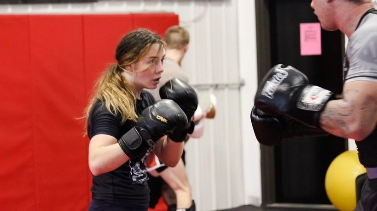 Lutadora de MMA morre em acidente de carro nos Estados Unidos | Metrópoles