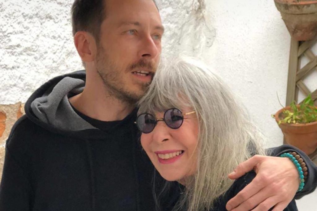 Beto Lee revela as emoções de show em homenagem à mãe, Rita Lee ...