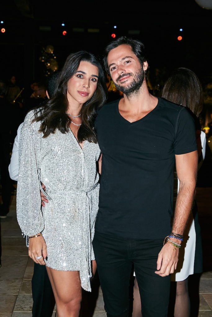 Mônica Moura comemora 60 anos com festa animada entre amigos | Metrópoles