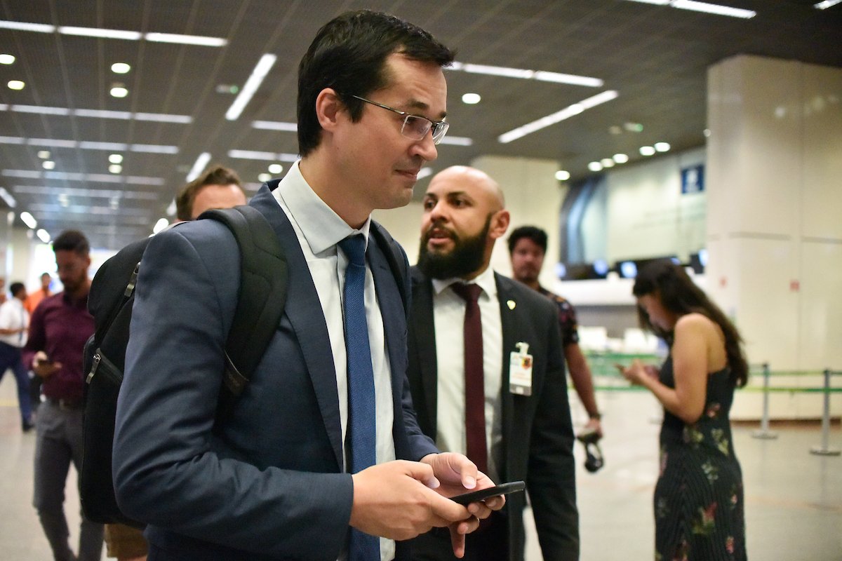 Deltan viaja aos EUA após ser aconselhado a deixar o país | Metrópoles