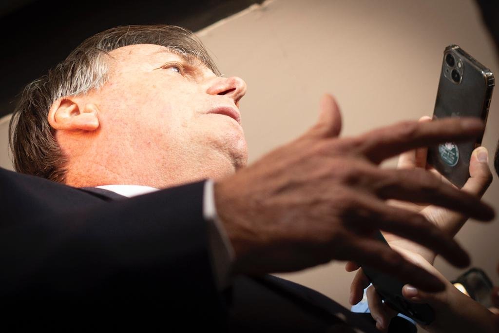 Bolsonaro vai ao Senado e sinaliza que quer liderar oposição | Metrópoles