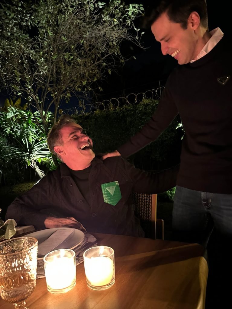 Thiago Miranda e Fausto Stauffer celebram Simone Souto e Isa Kodama | Metrópoles