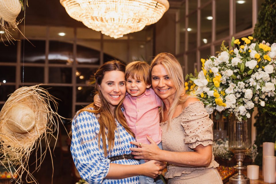 Ana Claudia e Gabriella Miziara celebram aniversário em arraiá animado ...
