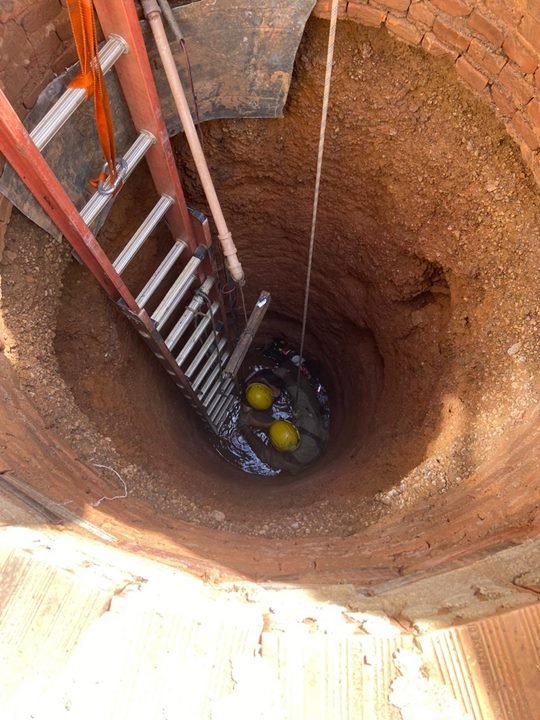 GO: bombeiros resgatam idosa que caiu em cisterna de quase 5 metros ... GO: bombeiros resgatam idosa que caiu em cisterna de quase 5 metros ...