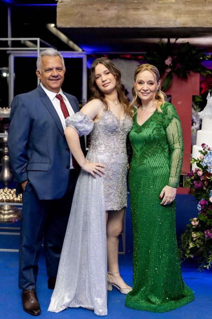 Maria Eduarda Brum celebra 15 anos com festa deslumbrante | Metrópoles