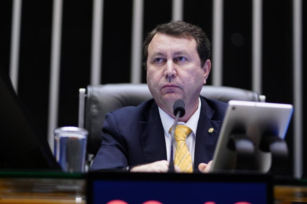 Deputado quer acabar com obrigatoriedade de terno na Câmara | Metrópoles