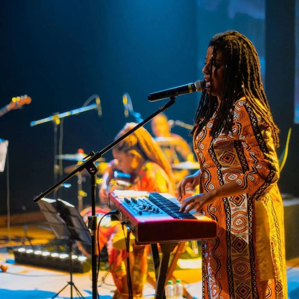 Maíra Freitas lança Ayé Òrun e exalta álbum feito por equipe totalmente ...