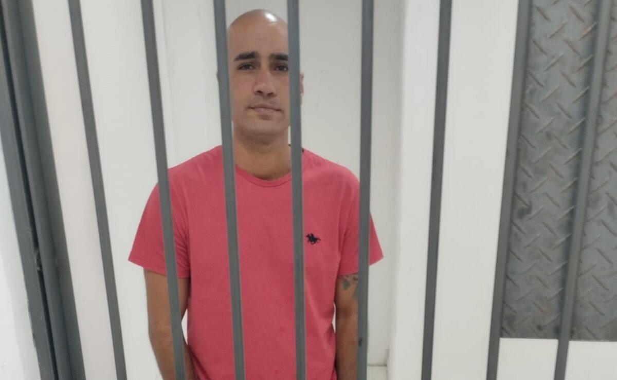 Homem se entrega 8 dias após espancar namorada até a morte e fugir ...