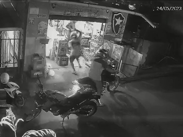 Vídeo Homem Tem A Mão Decepada Após Golpes De Espada Em Manaus