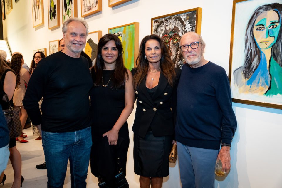José Maciel recebe convidados em coquetel de abertura de exposição ...