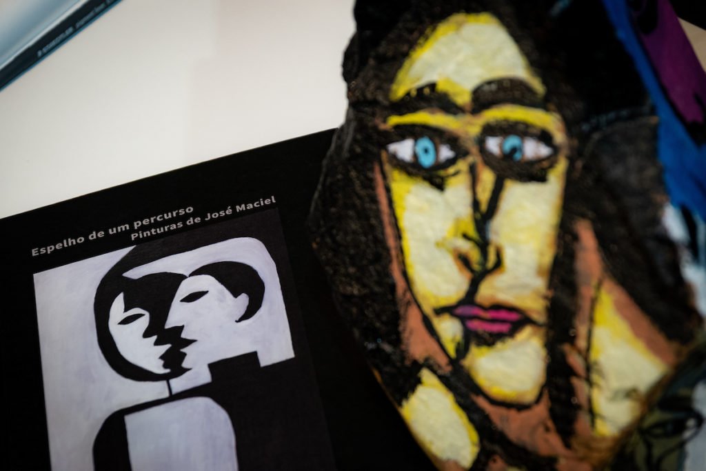 José Maciel recebe convidados em coquetel de abertura de exposição ...