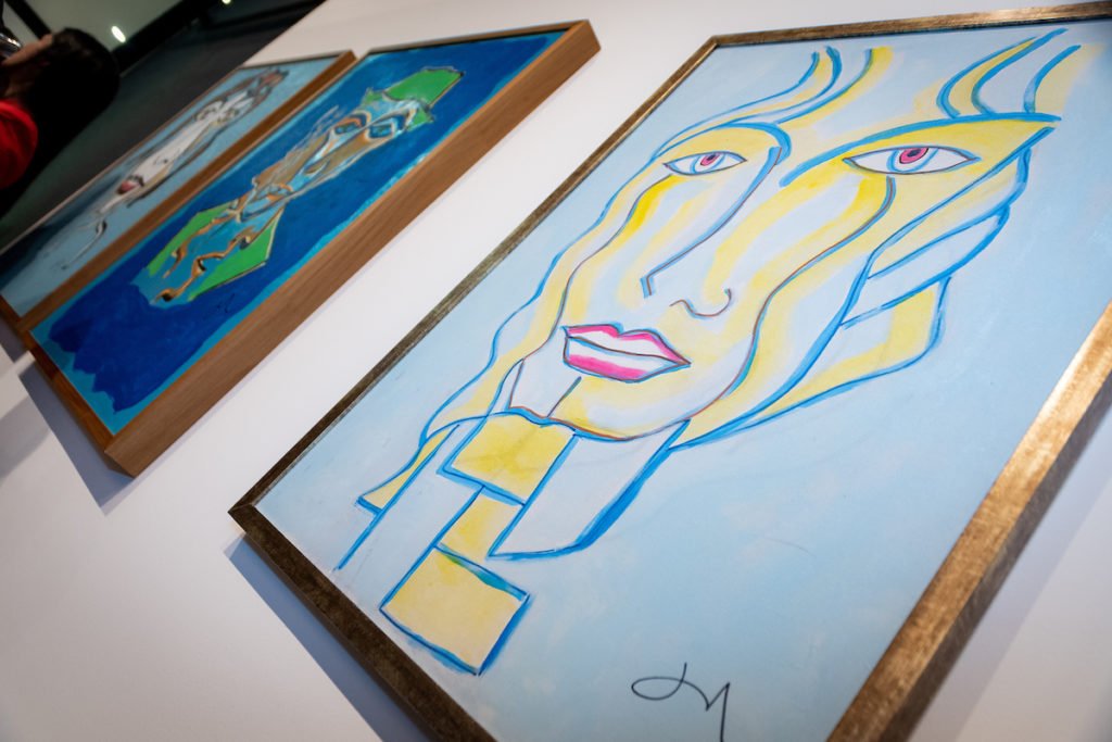 José Maciel recebe convidados em coquetel de abertura de exposição ...