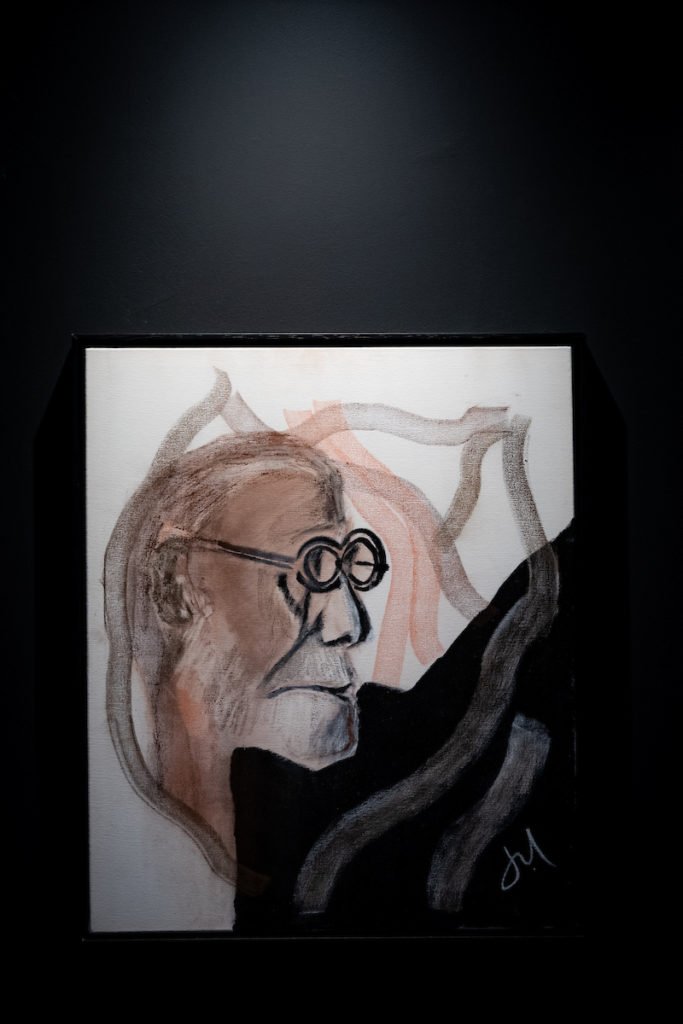 José Maciel recebe convidados em coquetel de abertura de exposição ...