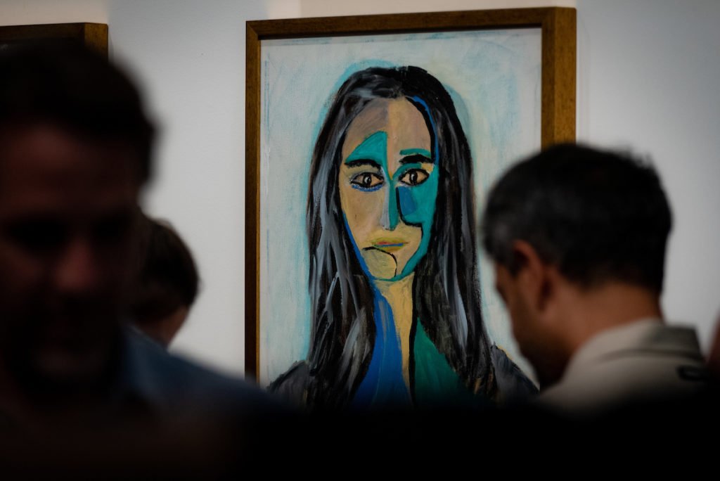 José Maciel recebe convidados em coquetel de abertura de exposição ...