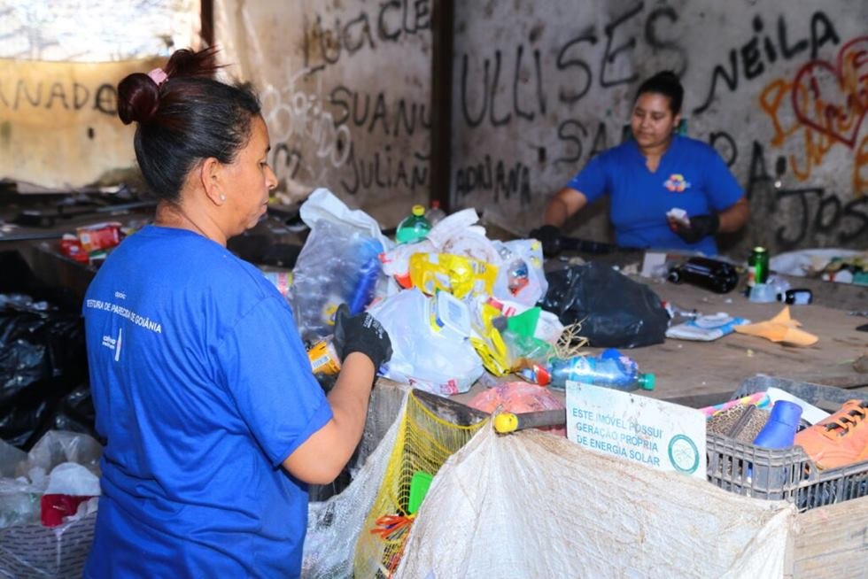 GO: Aparecida oferece a catadores de recicláveis serviços de prevenção ...