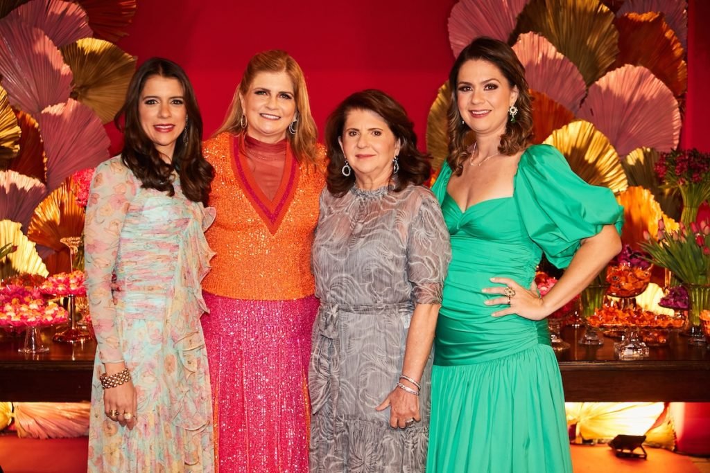 Gláucia Benevides é homenageada pelas filhas Layla e Larissa com festa ...