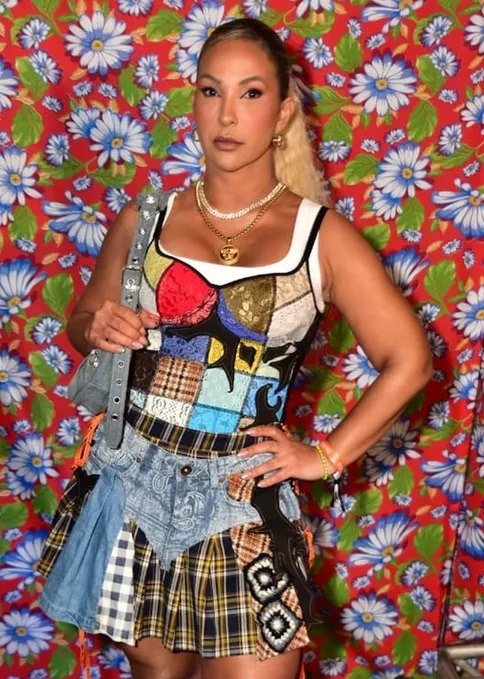 Vídeo: Valesca e Brenno Leone beijam muito no São João da Thay | Metrópoles