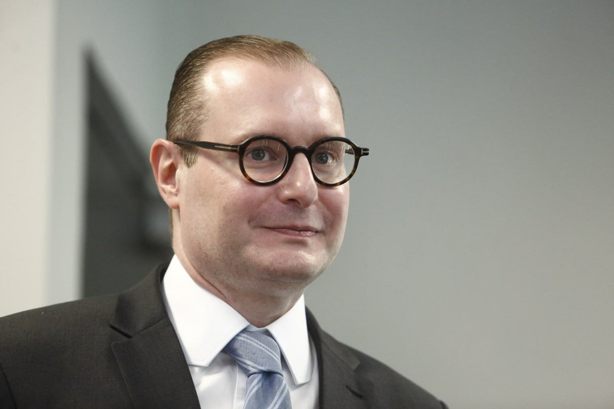 Cristiano Zanin toma posse como ministro do STF, onde poderá ficar até ...