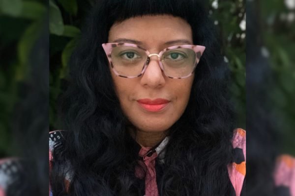 Déia Freitas lança spin-off de Não Inviabilize com histórias de firma ...