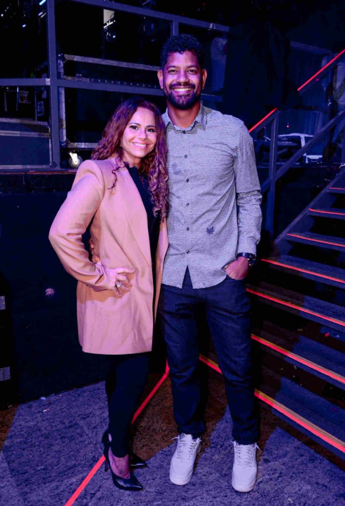 Viviane Araújo beija muito em show do Fábio Jr. | Metrópoles