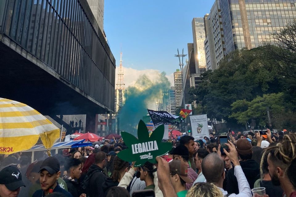 Marcha da Maconha faz 15 anos em SP e critica “guerra às drogas ...