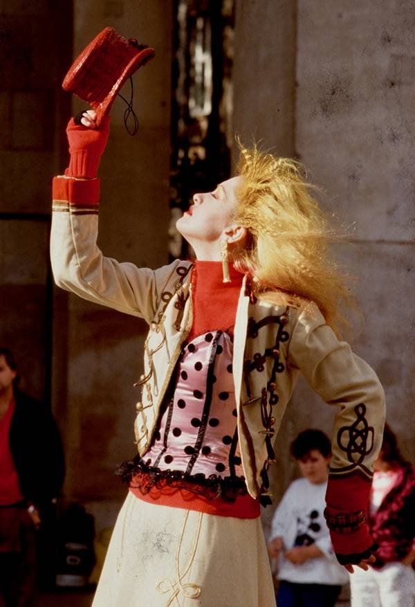 Cyndi Lauper faz 70: relembre looks marcantes da carreira da cantora ...