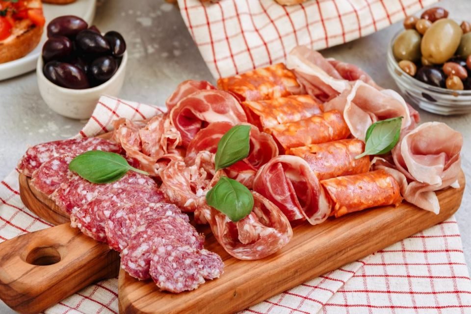 Nutróloga cita os 6 piores alimentos do mundo para cortar da dieta ...