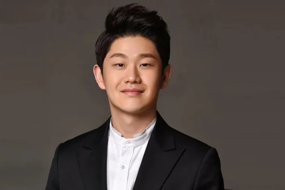 Cantor sul-coreano Choi Sung-bong é encontrado morto aos 33 anos ...