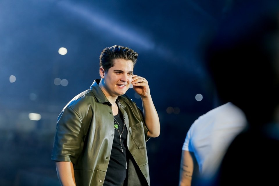 Eric Land comemora sucesso de Chorei na Vaquejada, Top 15 do Spotify ...